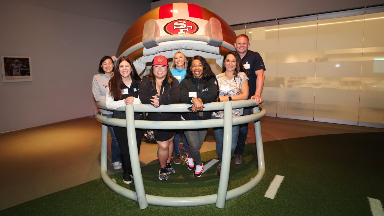 PG&E Employee Volunteers Join Students for STEAM Champions