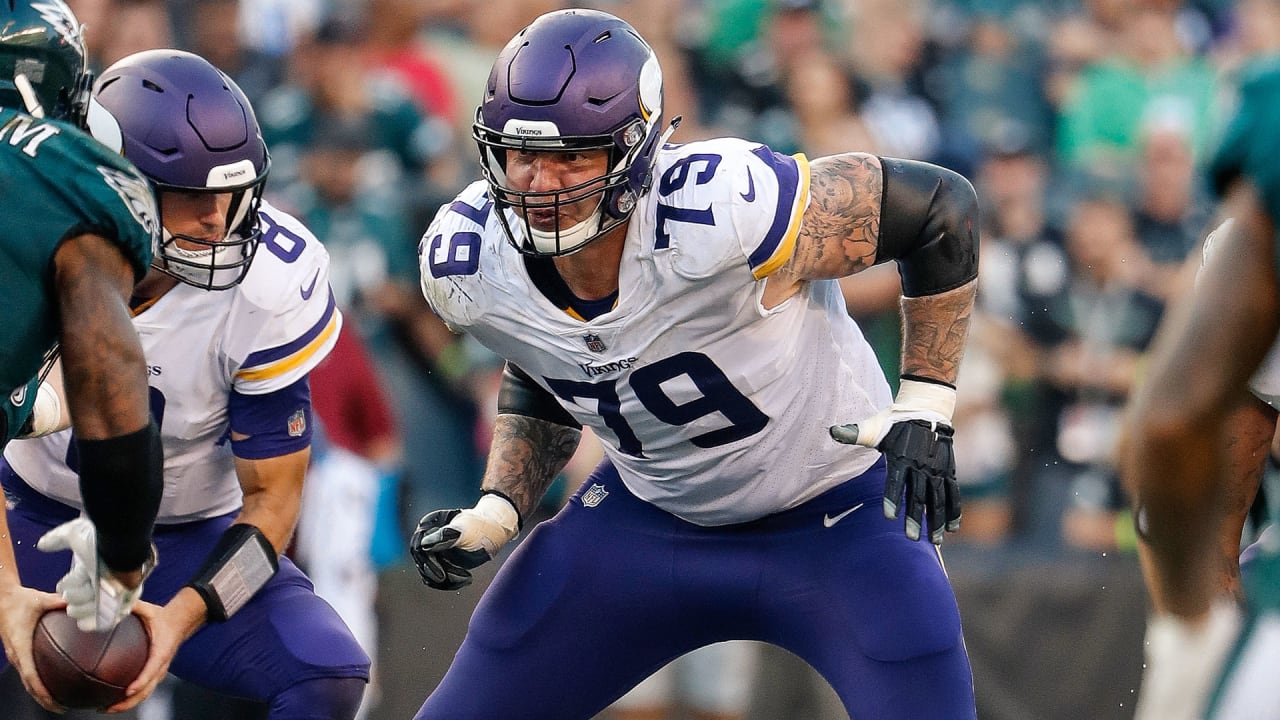 Free Agent Facts: Offensive Lineman Tom Compton