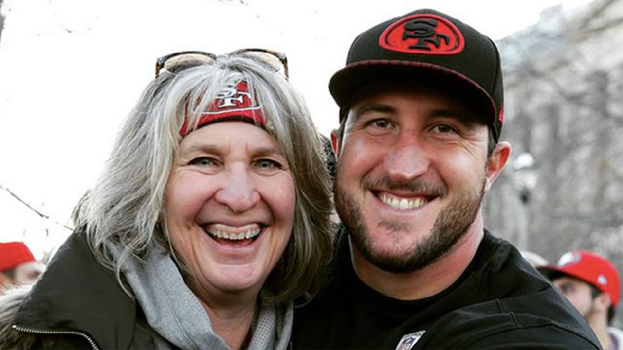 Social Recap: 49ers Celebrate Mom on Mother's Day