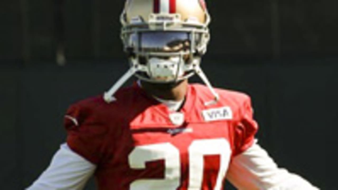 Eric Wright Has to Earn Role on Defense