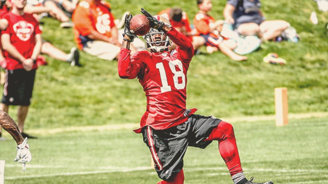 DeAndrew White Makes Two Big Plays in Second Practice vs. the Broncos