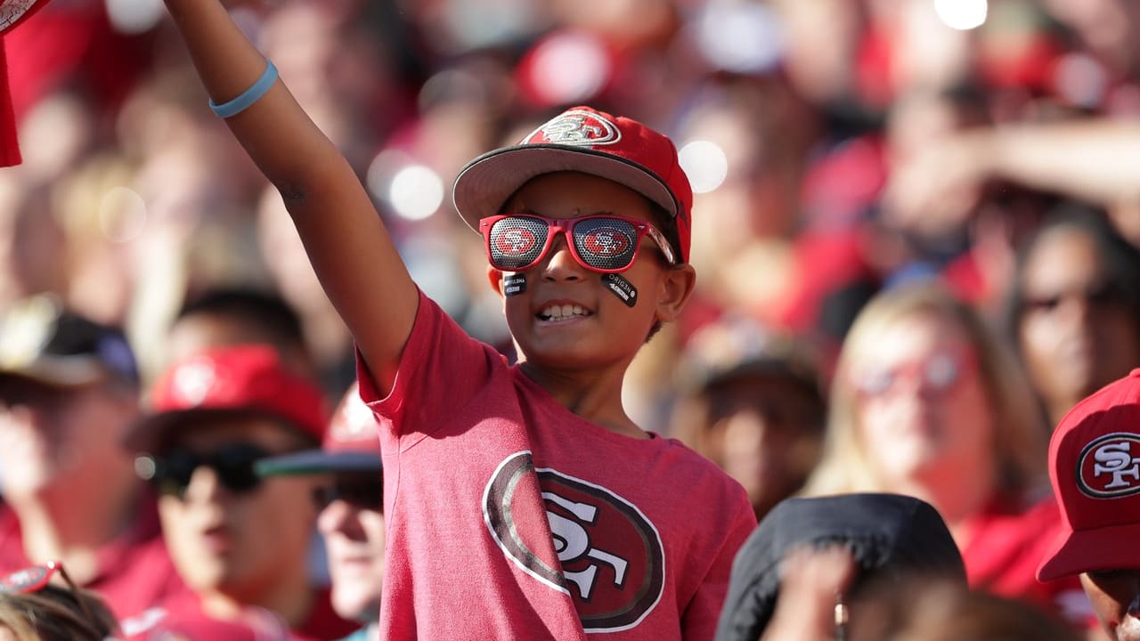 Top 100 Faithful Photos of the 2017 49ers Season