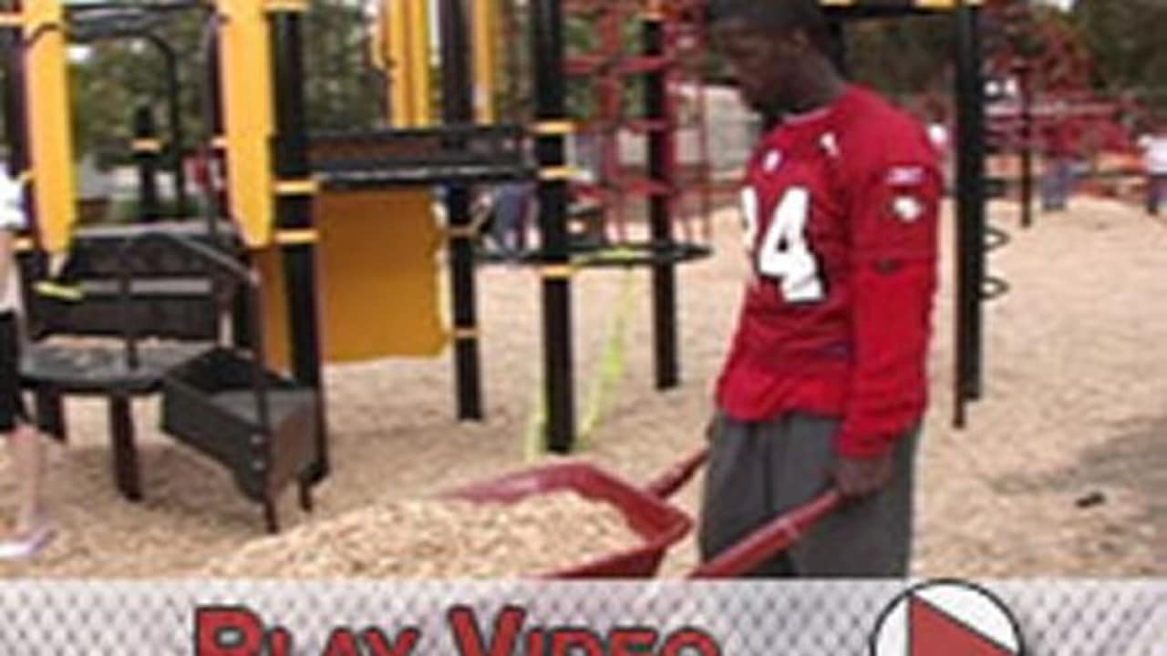 49ers Help Finish School Playground