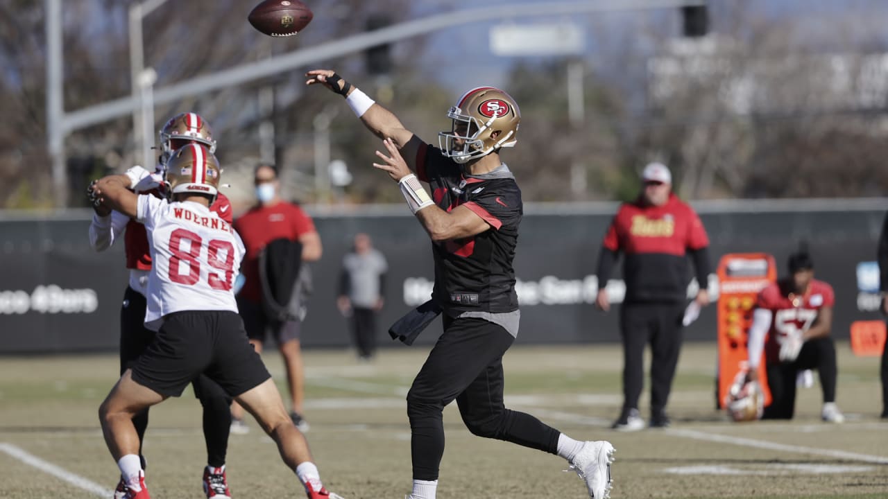49ers Players Hit the Practice Field to Prepare for Week 18 vs. Rams