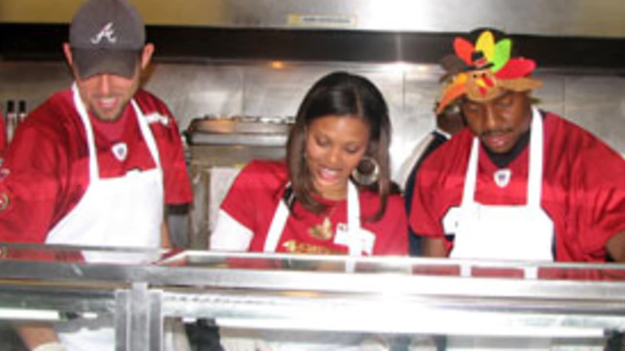 San Francisco 49ers Serve Thanksgiving