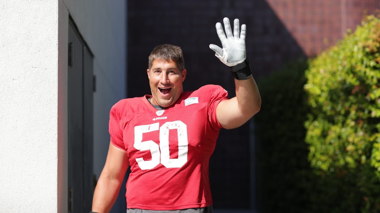 Go-To Meals, O-Line Bonding and More; 7 Things We Learned From Alex Mack
