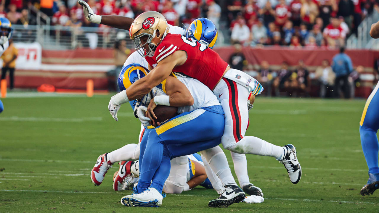 Nick Bosa Derrumba a Matt Stafford para un Sack en el Primer Cuarto