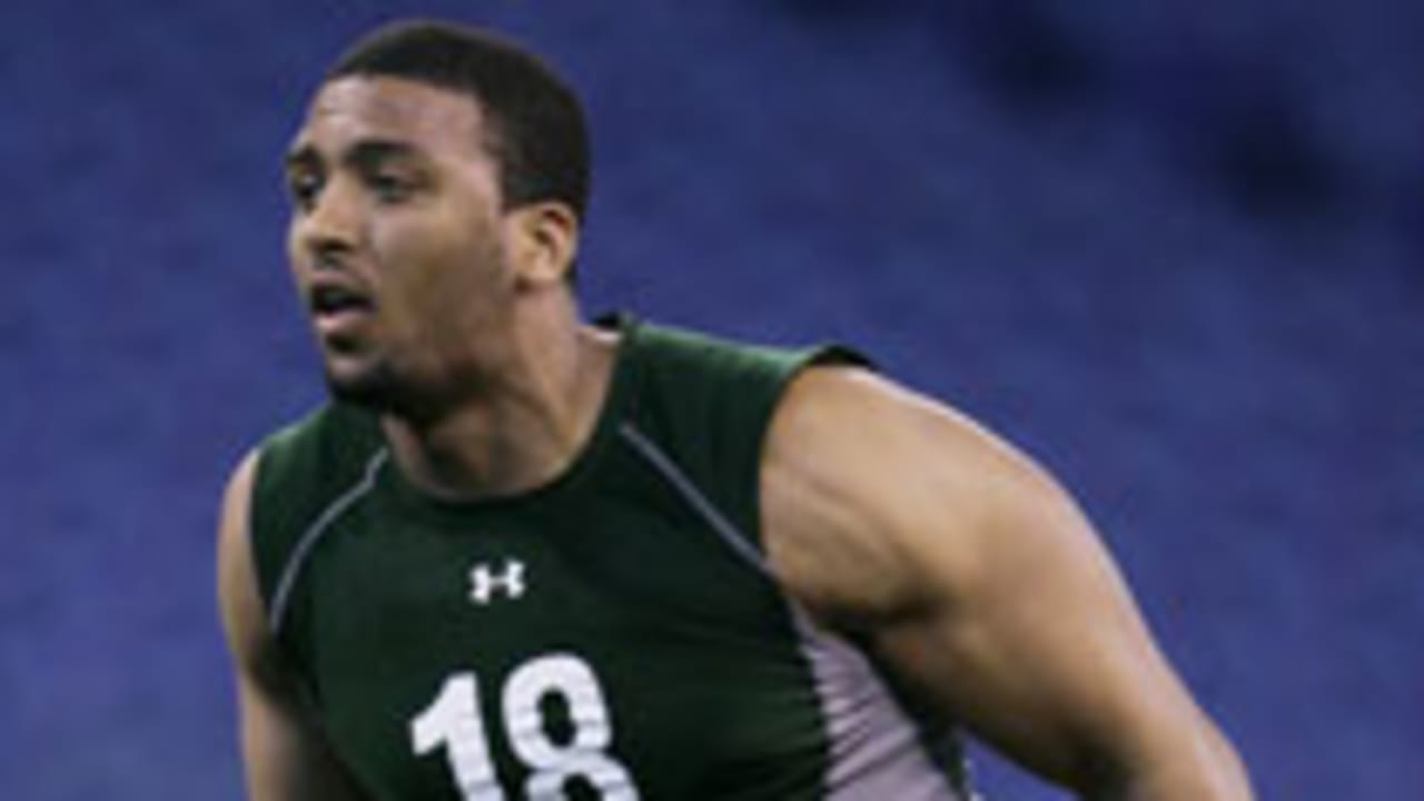 On the Clock: DE Jarron Gilbert