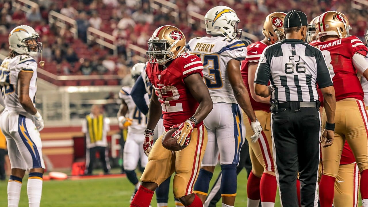 Tim Hightower Powers it In for a 1-yard Touchdown Run