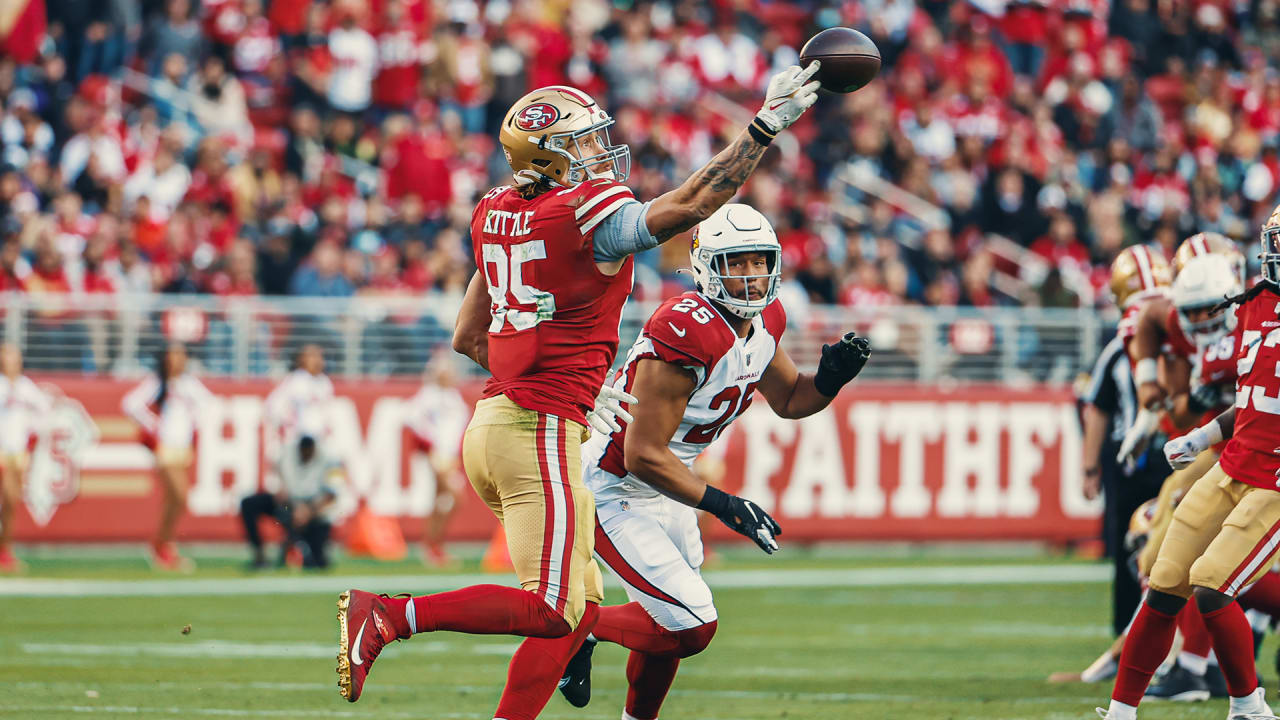 George Kittle Makes One-Handed Catch in Heavy Traffic