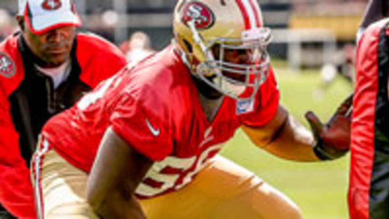 Marcus Martin Takes Picture with Baby, 49ers Offer Memorial Day Thanks