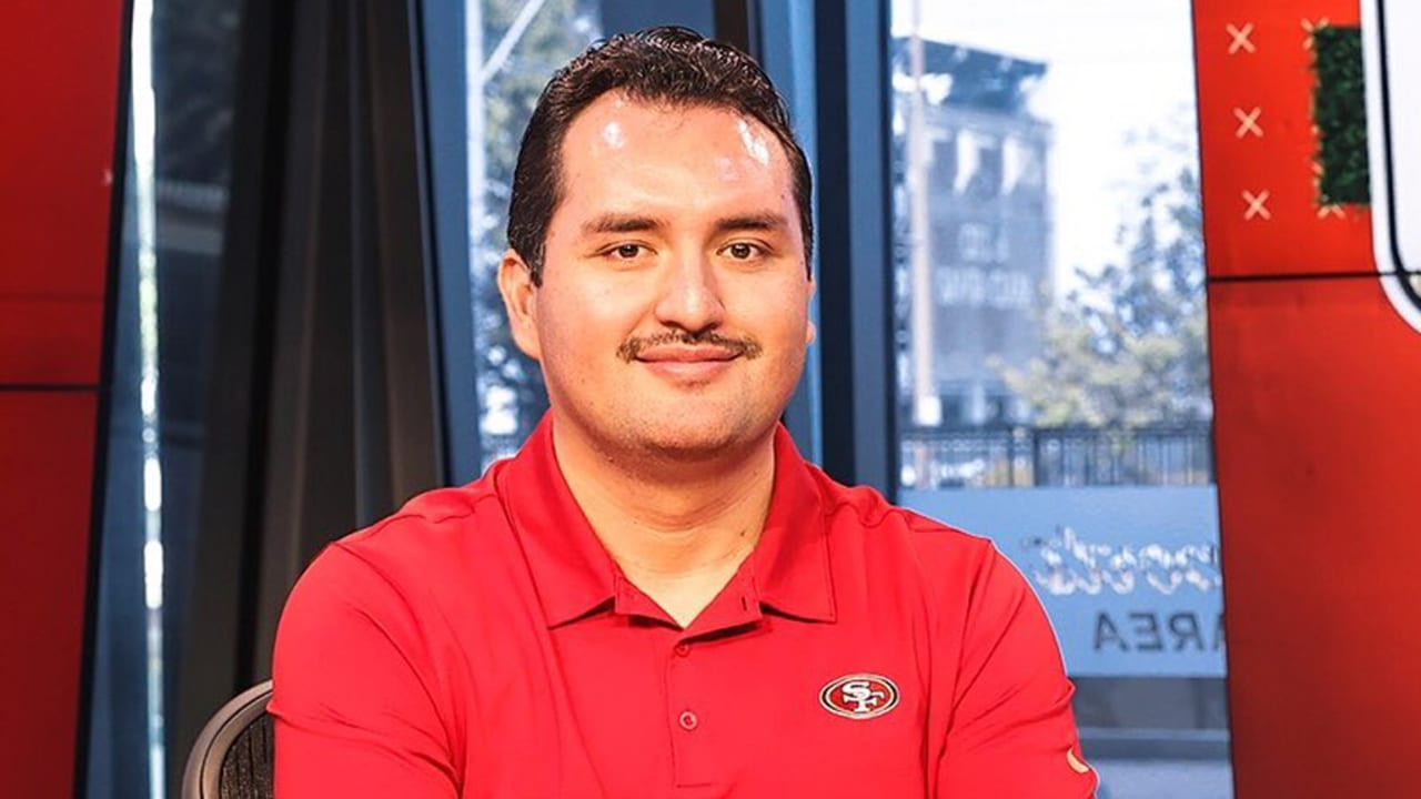 Los 49ers le Dan la Bienvenida a Jesús Zárate Como el Insider del Equipo