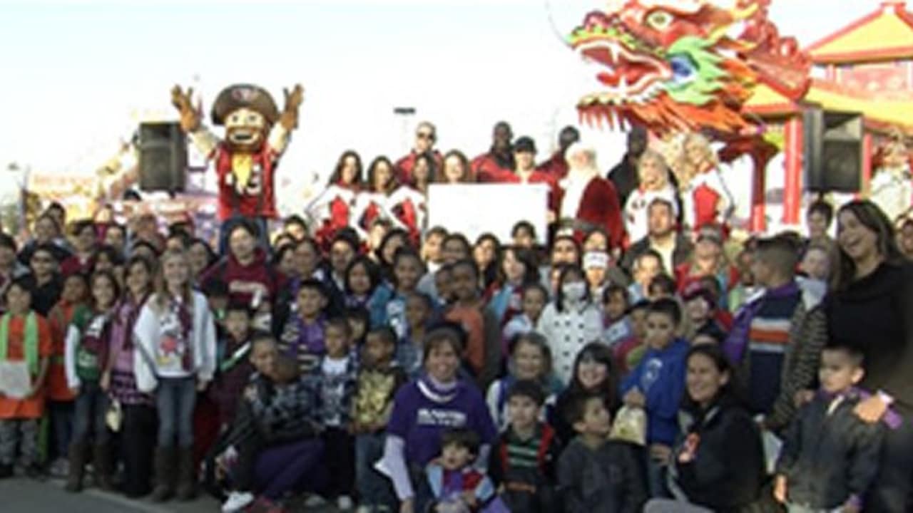 49ers Celebrate the Holiday Season