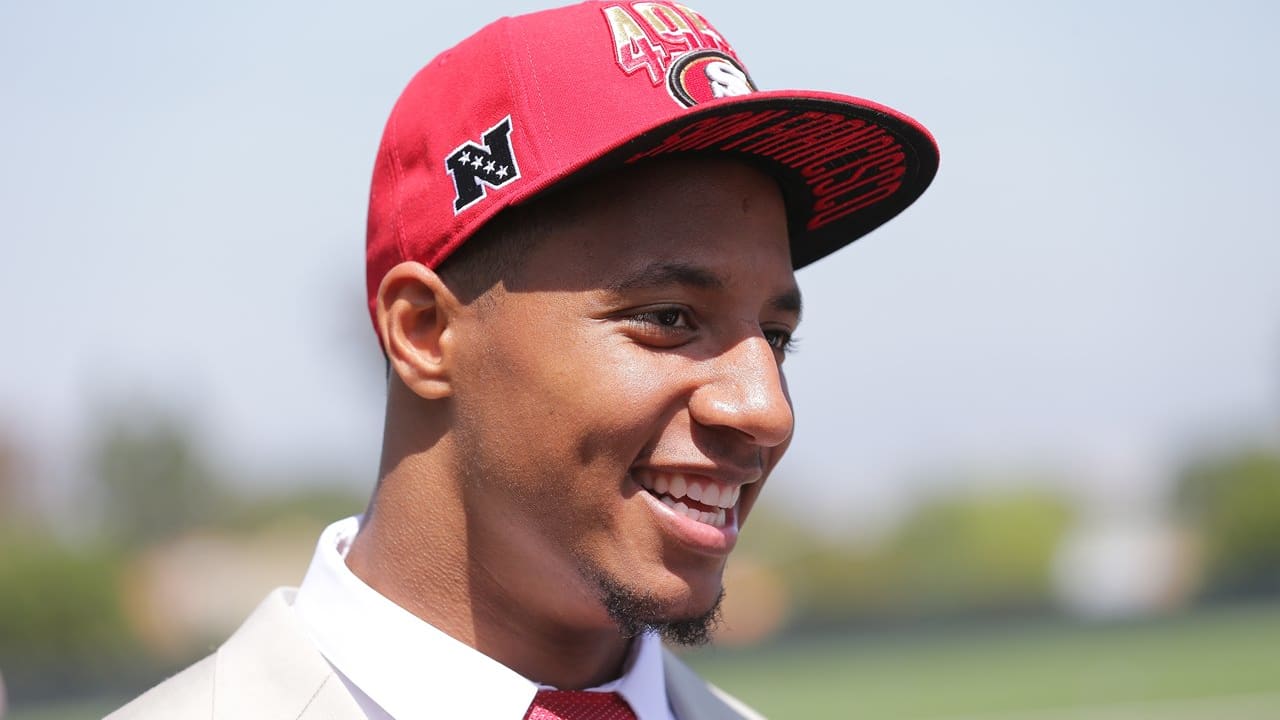Eric Reid Arrives at 49ers HQ