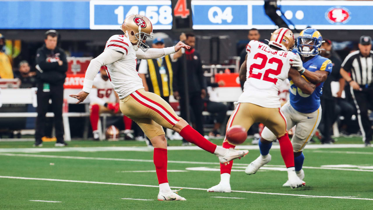 Robbie Gould Unleashes 47-Yard Punt