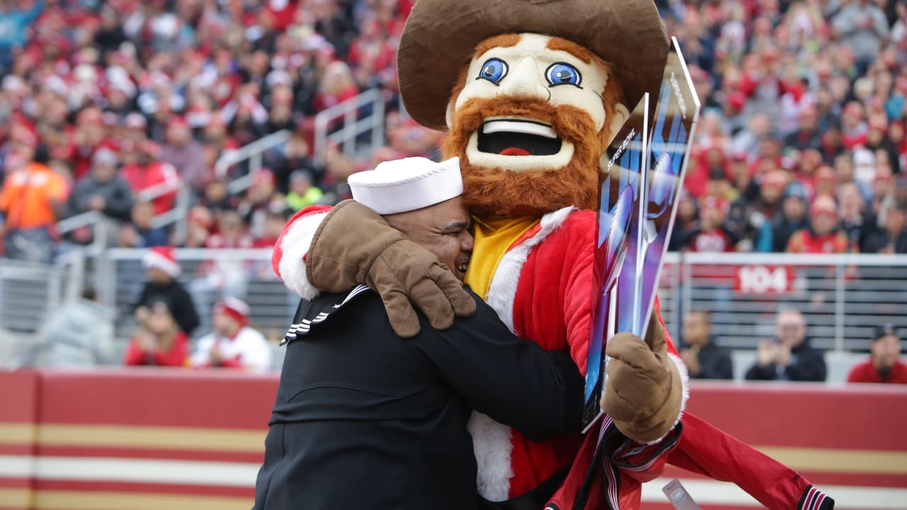 49ers Celebrate the Faithful During Fan Appreciation