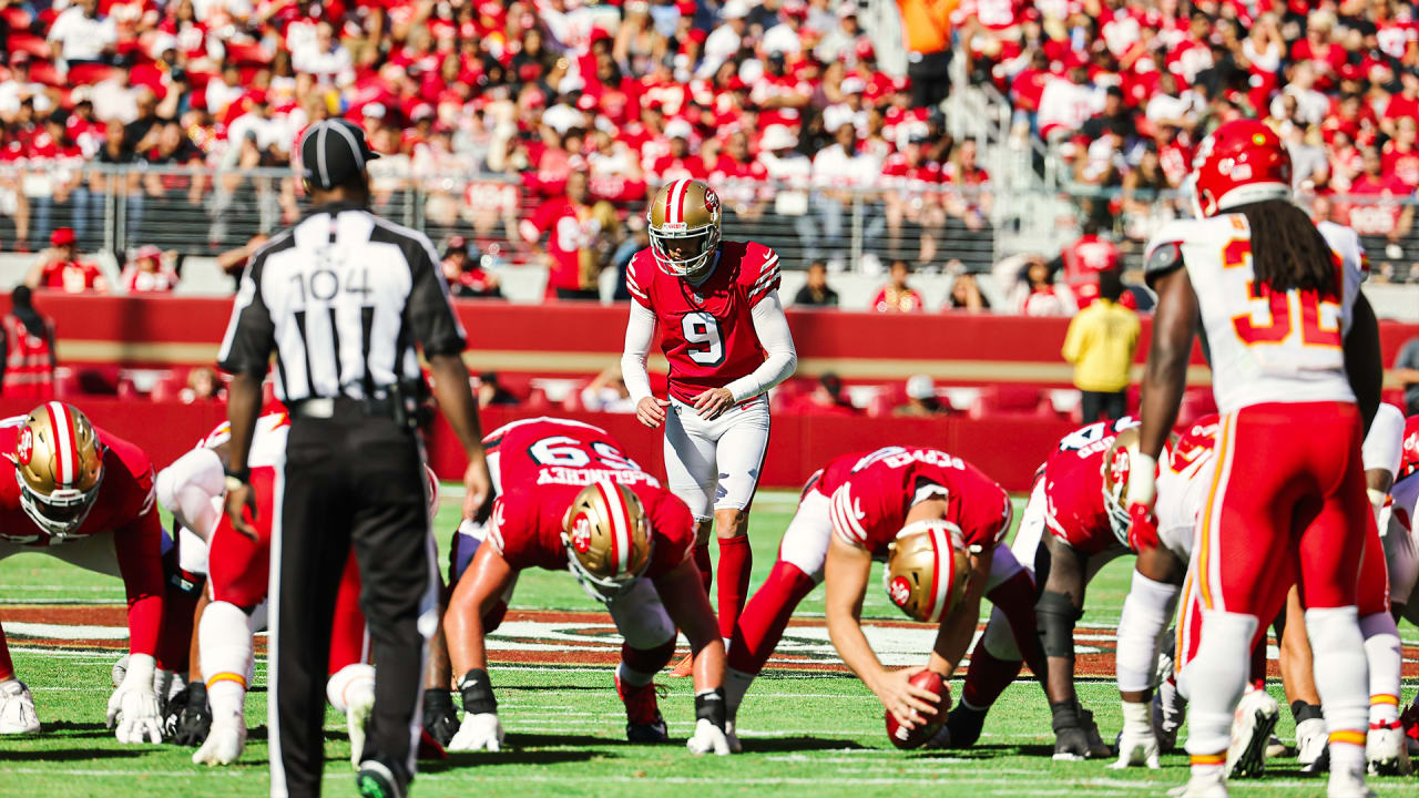 Robbie Gould's 50-Yard FG Goes Right Down the Middle