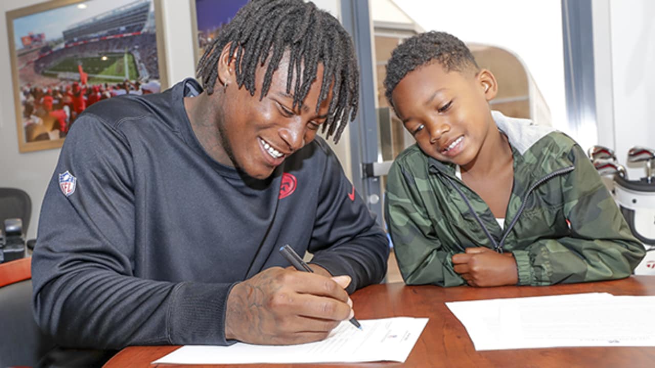 49ers Sign First Round Draft Pick Reuben Foster