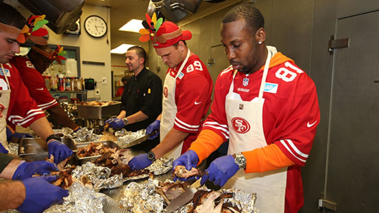 49ers Get into the Holiday Spirit by Giving Back