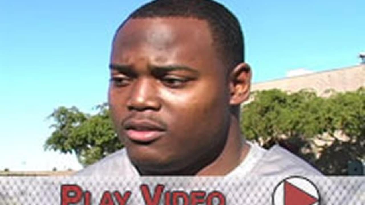 Up Close with LB Dontarrious Thomas