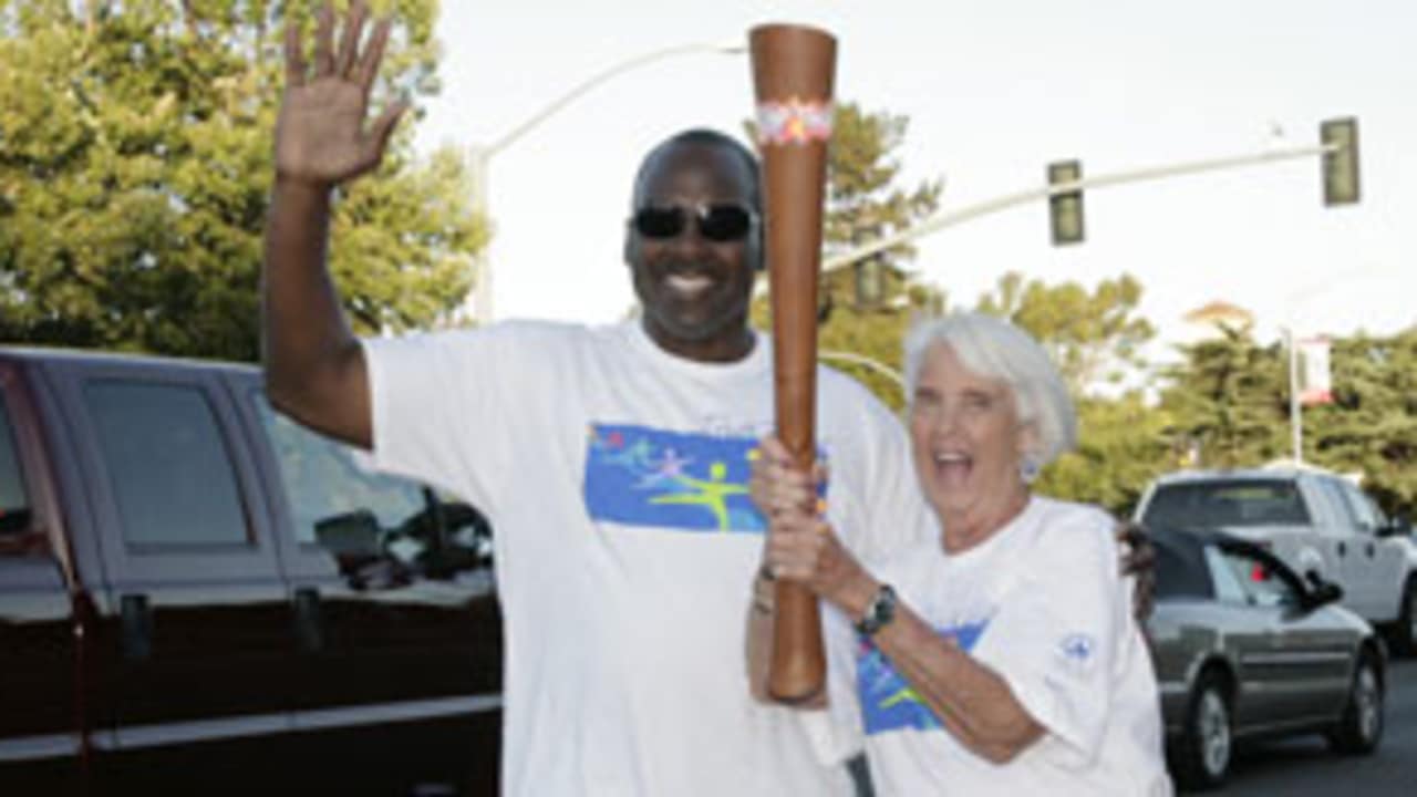 49ers Alumni Carries Torch for Senior Games