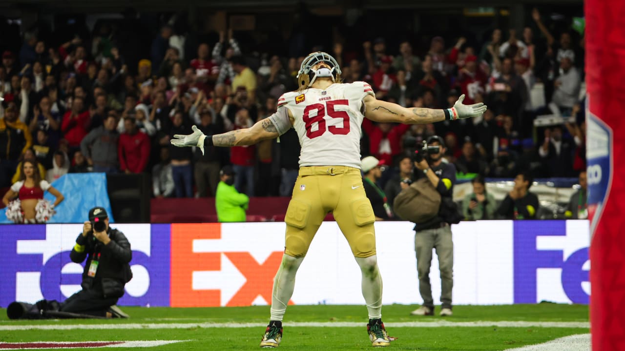 George Kittle Runs Up the Sideline for His Second TD of the Game