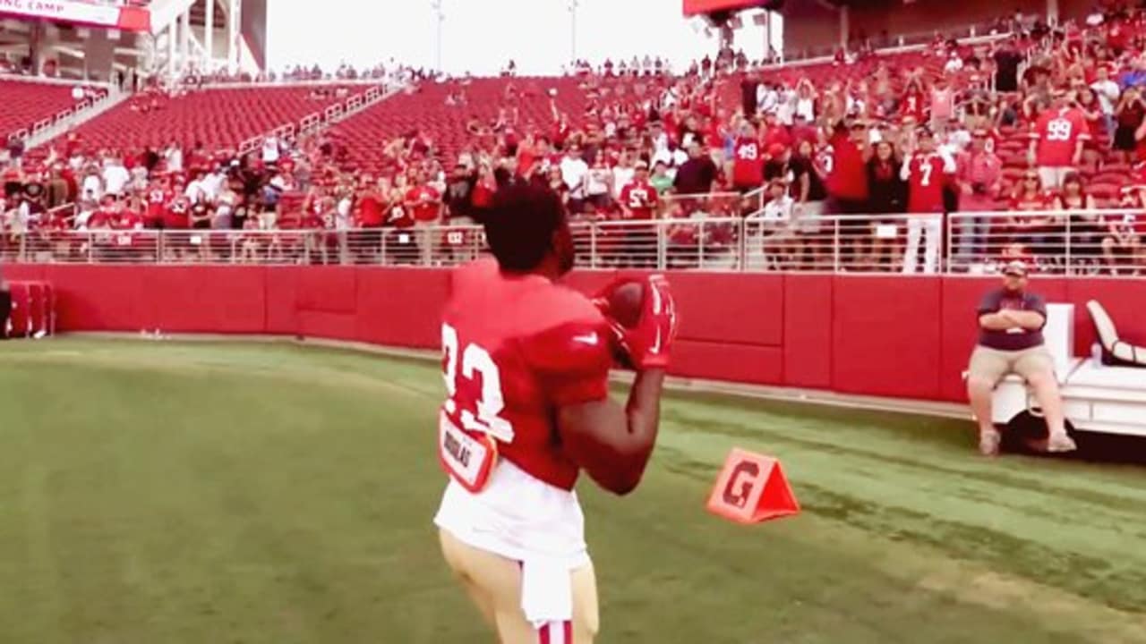 Camp Highlight: Reggie Bush Plays Catch with Fans