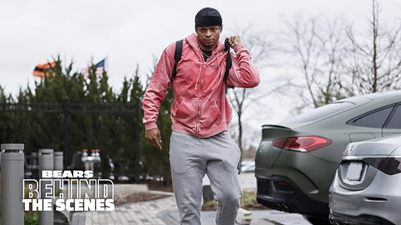 Players return to Halas Hall | Behind the Scenes
