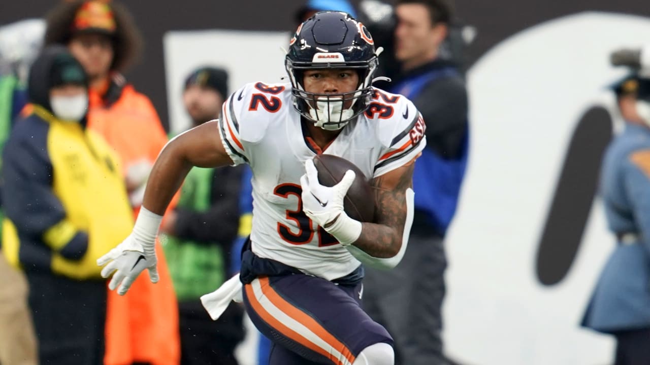 David Montgomery breaks tackle, takes short pass for 26 yards