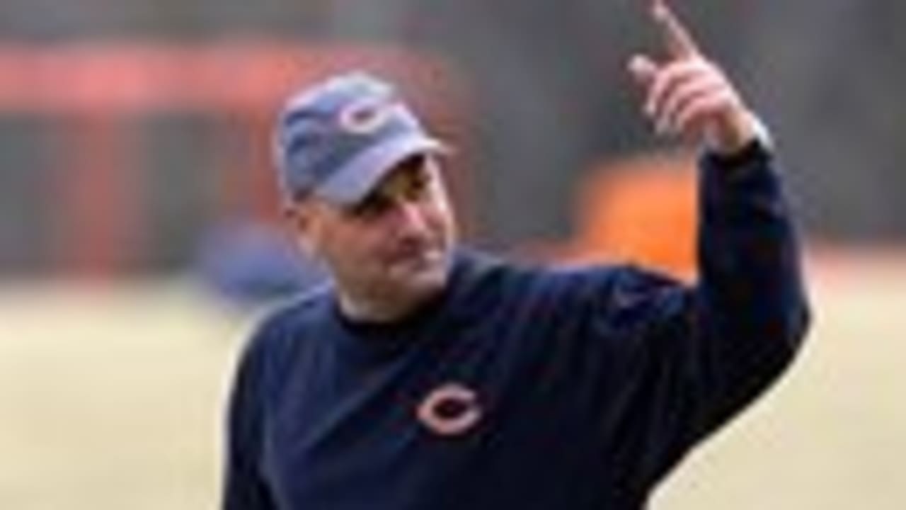 Bears retaining position coaches Hoke, Phair