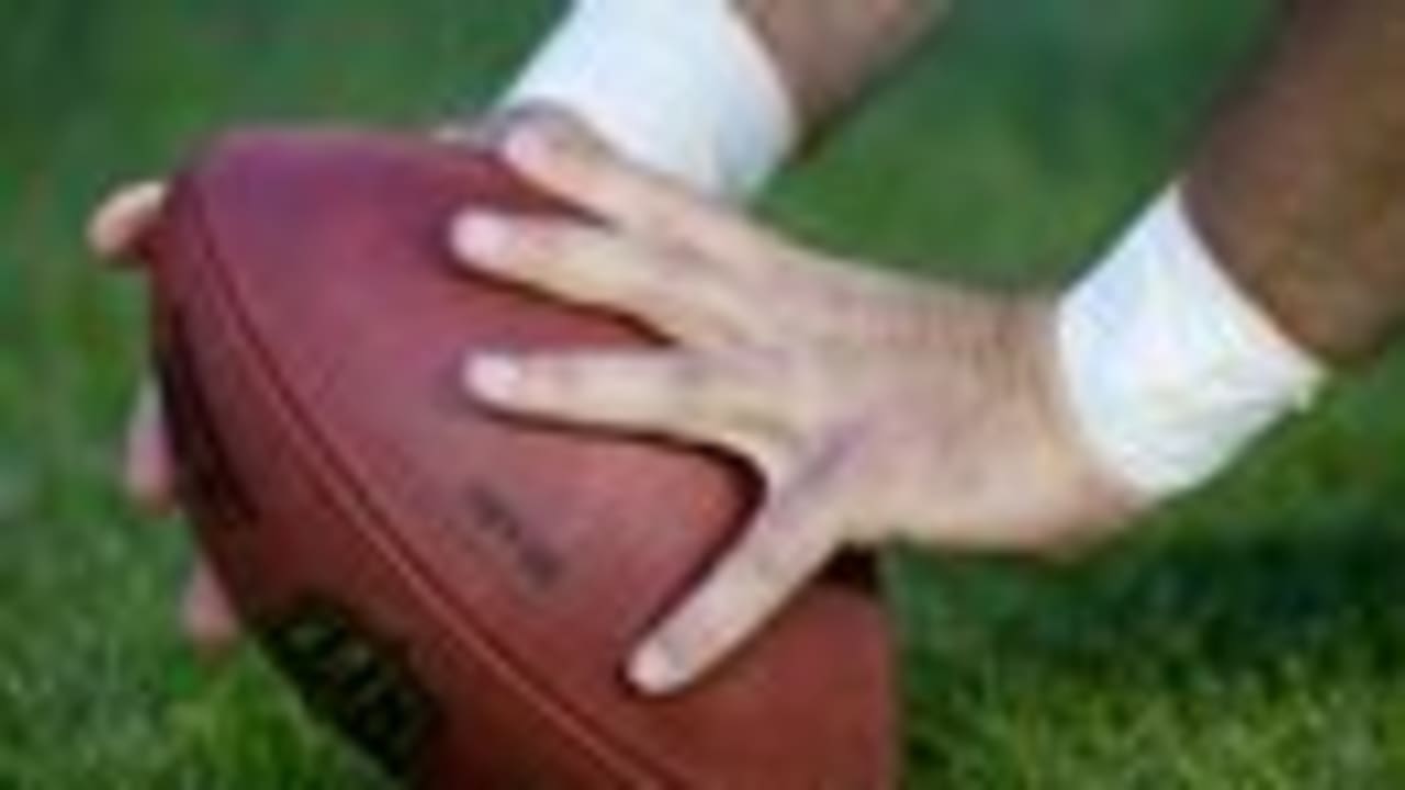 Bears sign rookie long-snapper Brandon Hartson