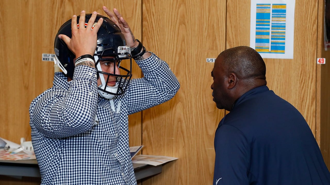 Rookies arrive at Halas Hall