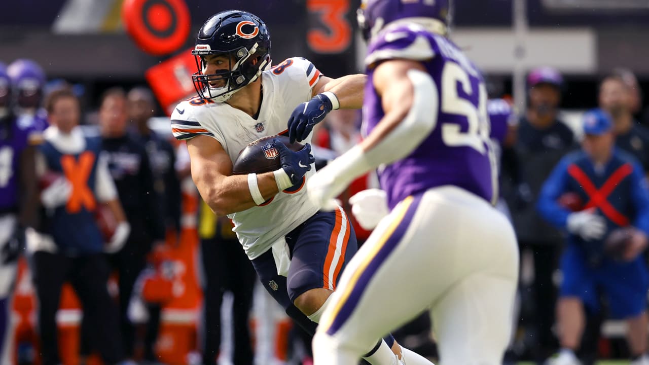 Justin Fields moves chains with 23-yard pass to Cole Kmet