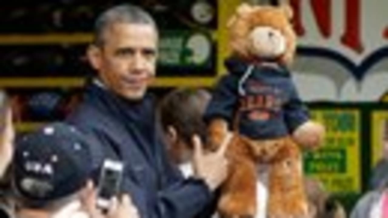 President Obama receives Chicago Bears stuffed bear