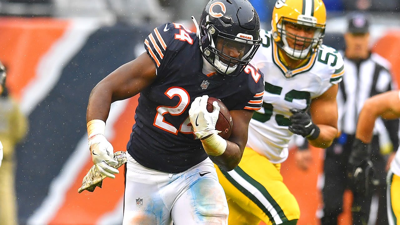Jordan Howard finds the hole for a 25-yard run