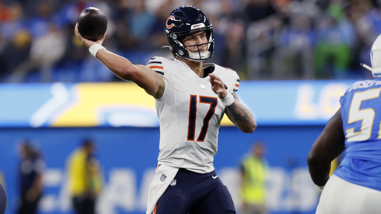 HIGHLIGHT: Tyson Bagent unloads cannon to Darnell Mooney for 41-yard ...