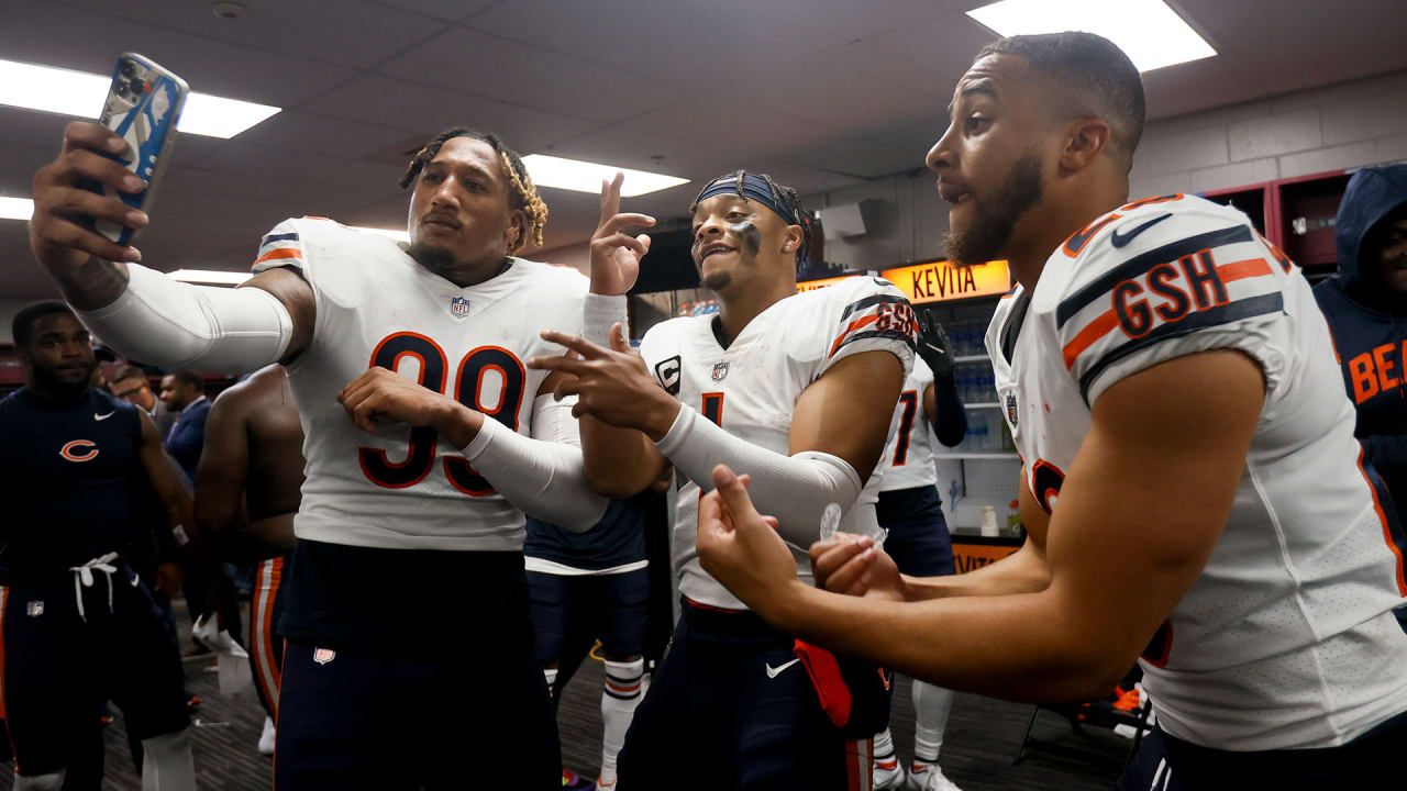 Locker room celebration, Eberflus speech after win vs. Patriots