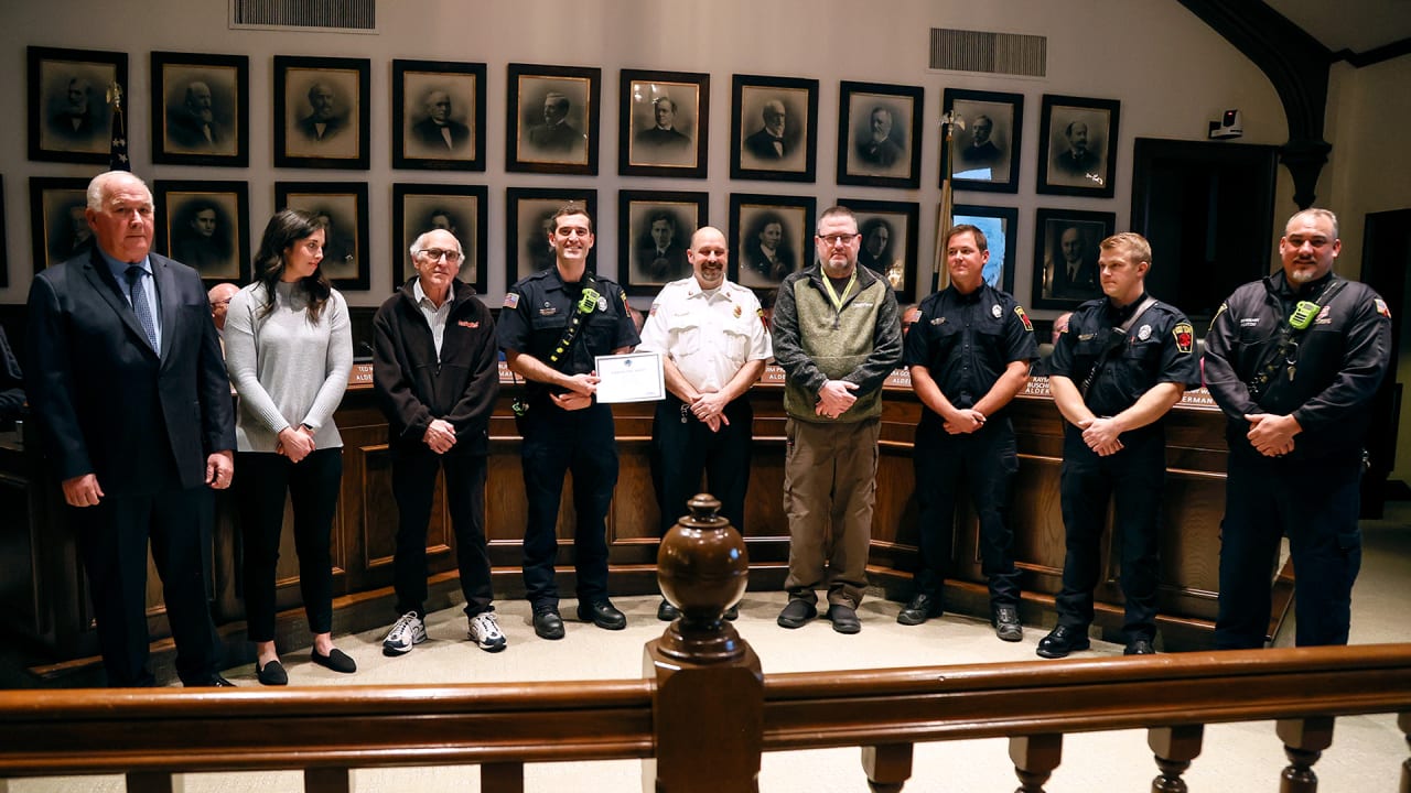 Bears staffers among group honored for lifesaving efforts of Hub Arkush