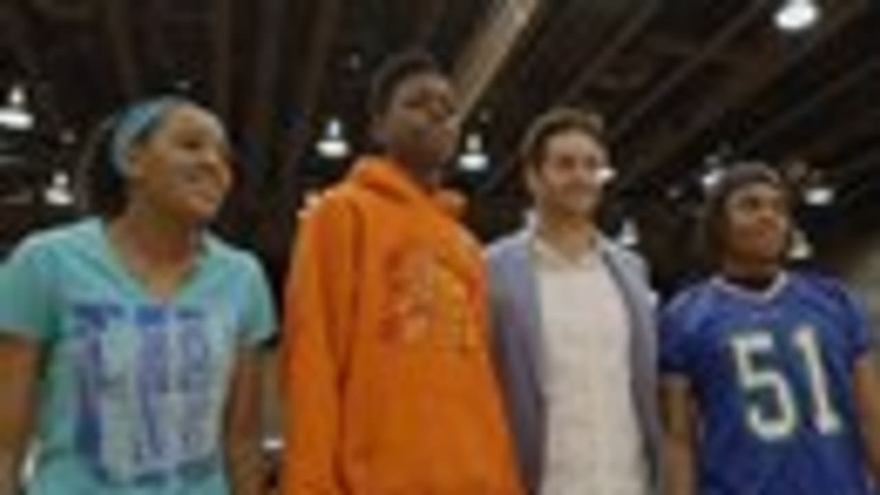 Cutler speaks to high school students