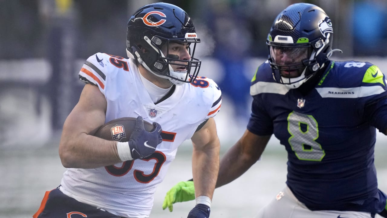 Cole Kmet fends off would-be tackler with spinning 16-yard catch-and-run