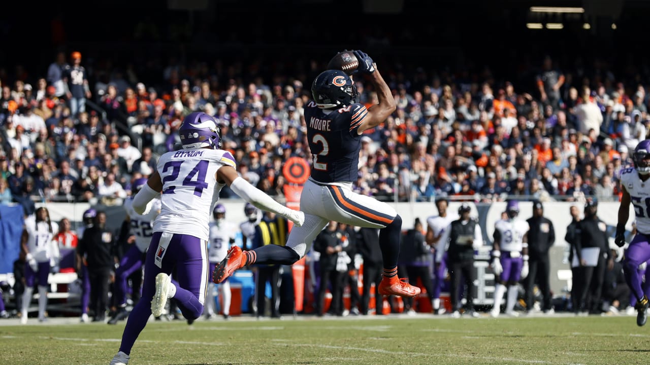 DJ Moore absorbs strong hit to haul in catch