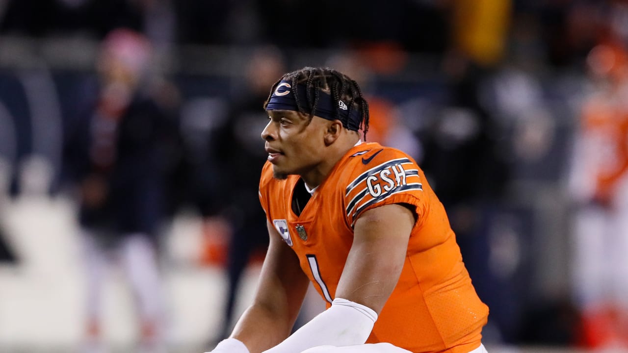 Justin Fields: 'Just trying to get better each and every day' | Press ...