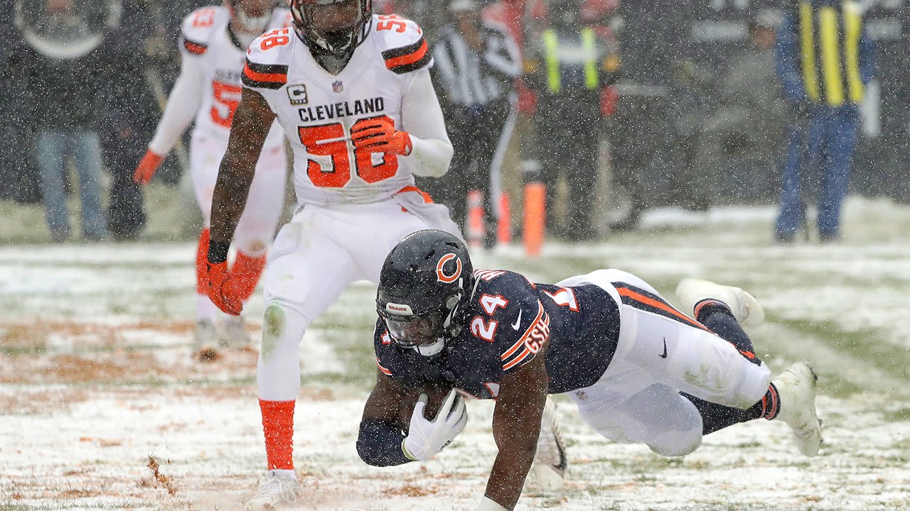 Jordan Howard scores his 8th TD of the season