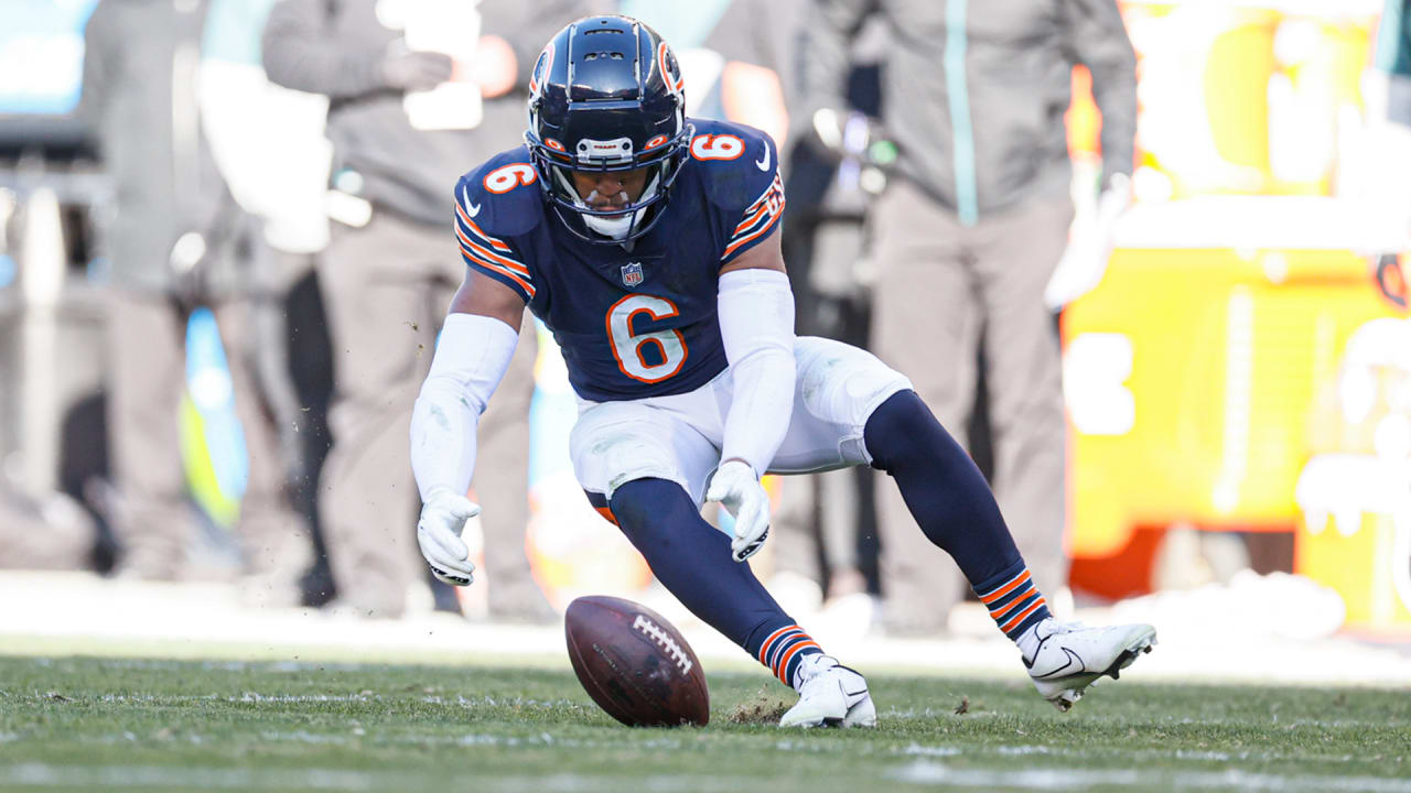 Kyler Gordon recovers fumble forced by Mike Pennel Jr.