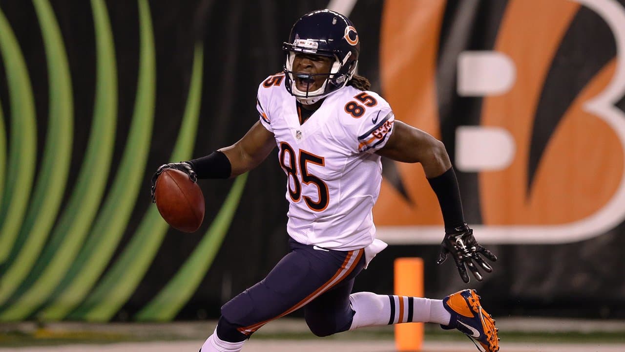 Umodu blocks punt, returns for TD