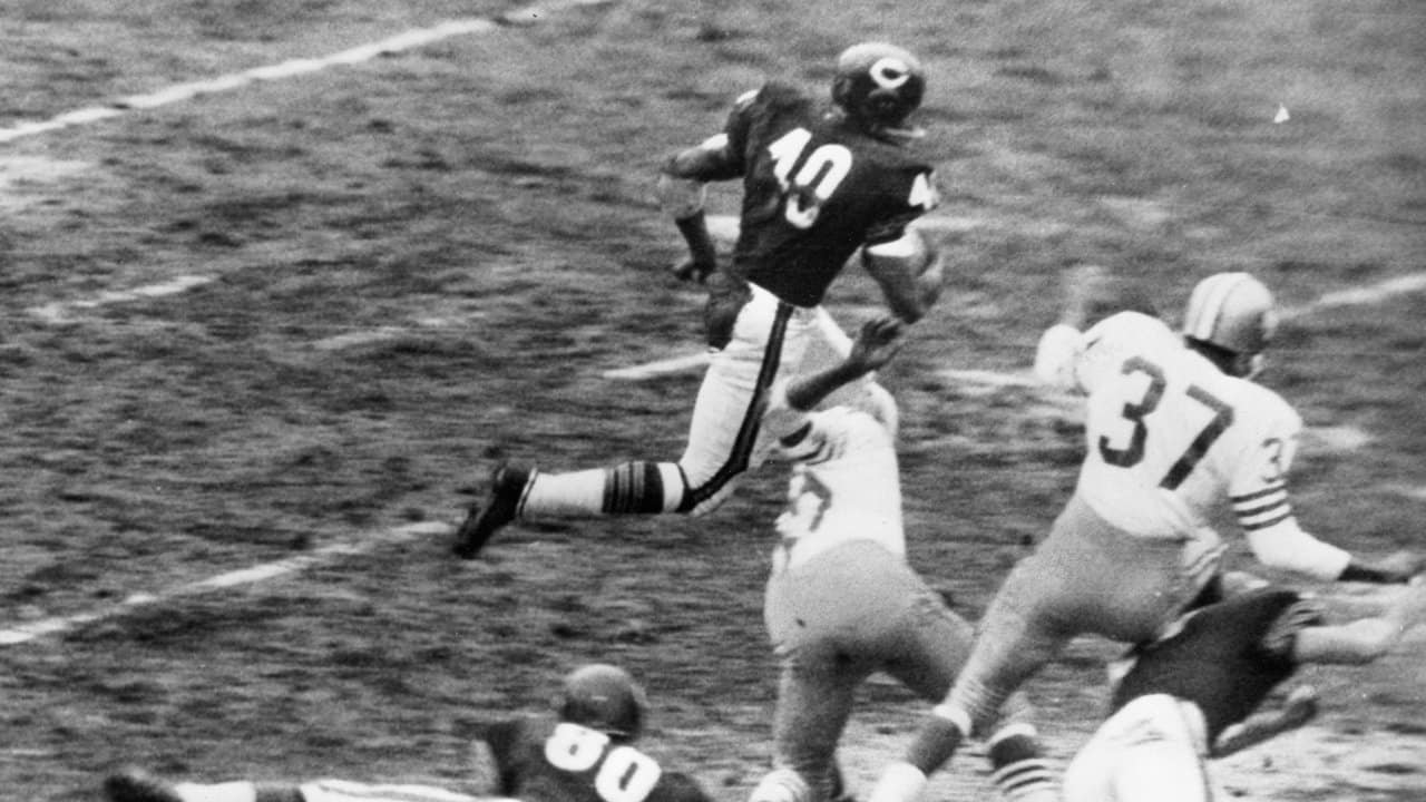 Sayers scores 6-TDs in single game