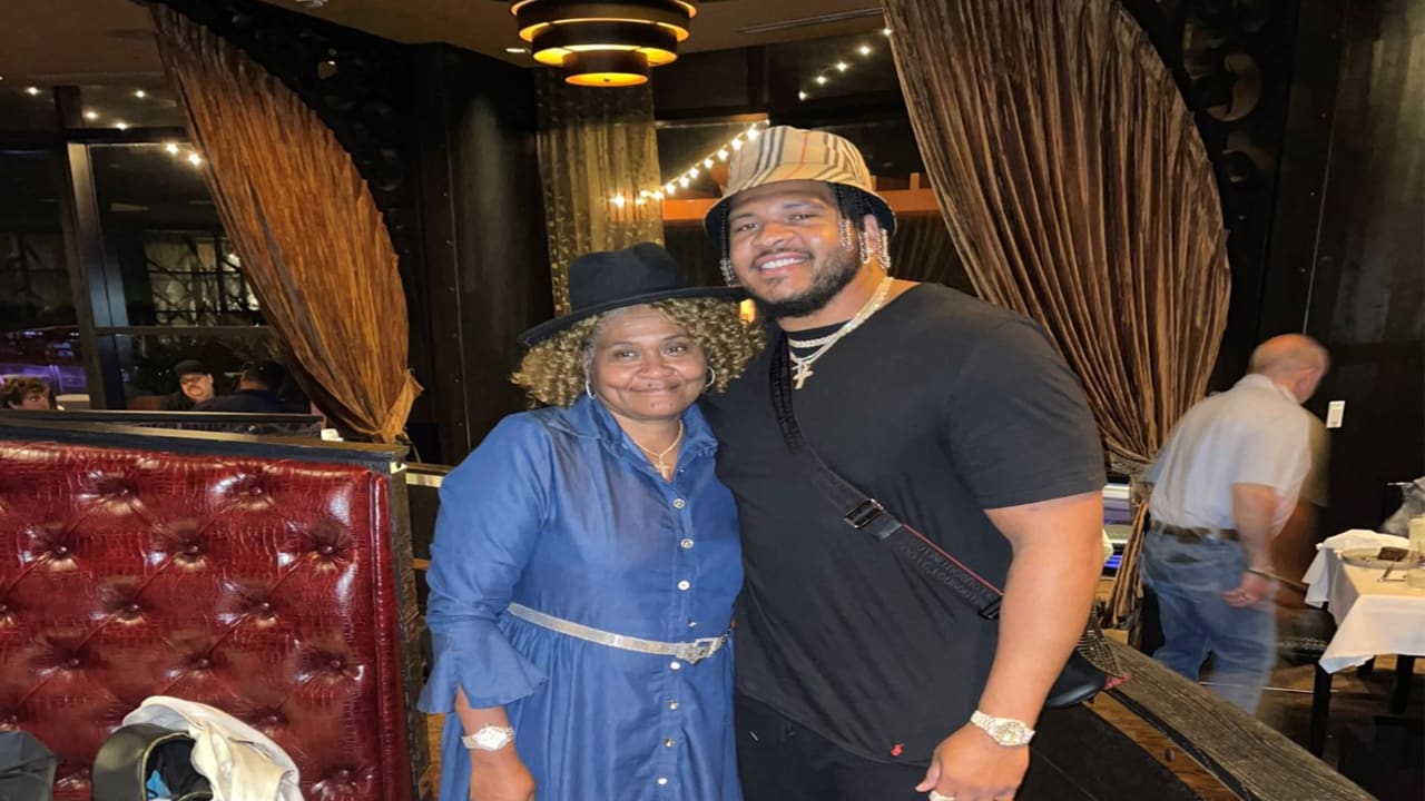 Bengals RT La'el Collins Celebrates Mother On Father's Day