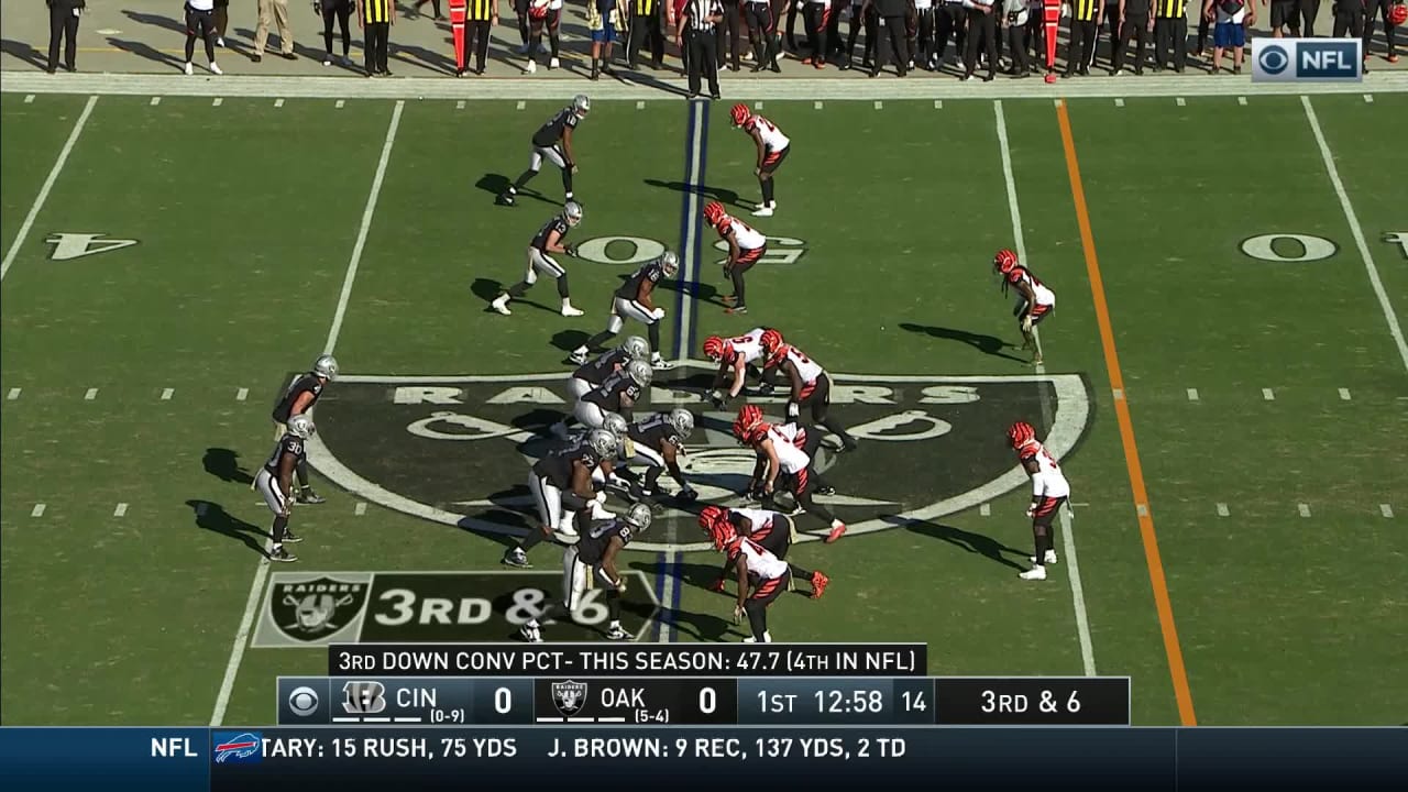 Bengals collapse the pocket on Carr for huge third-down sack