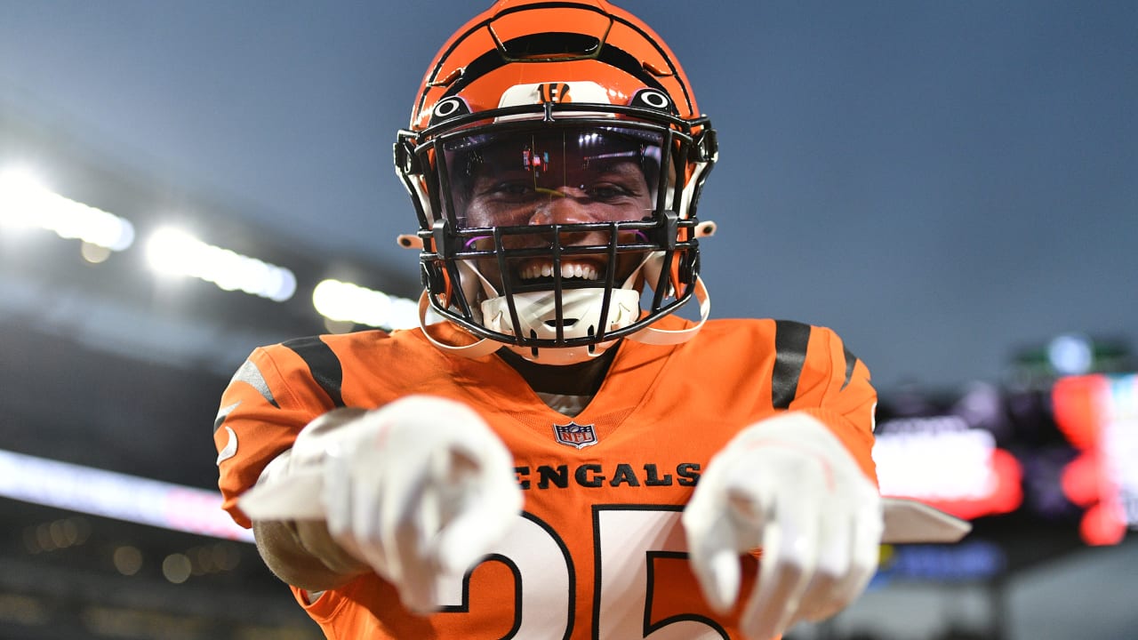 Bengals Re-Sign Jalen Davis