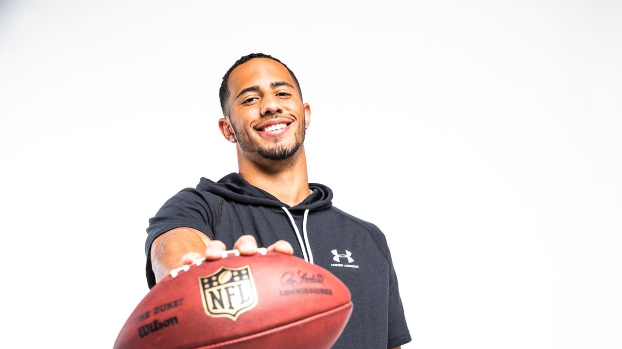 Jessie Bates Photo Gallery